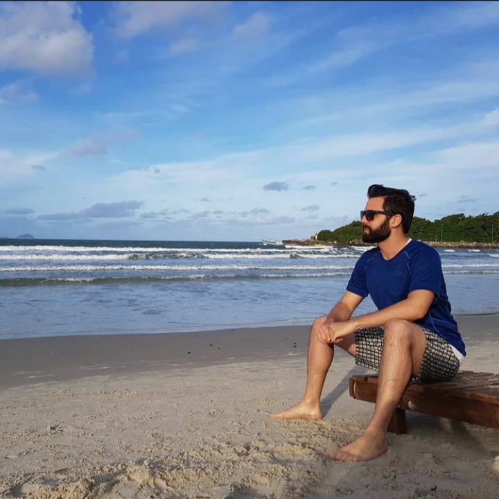 Rui lança primeiro single